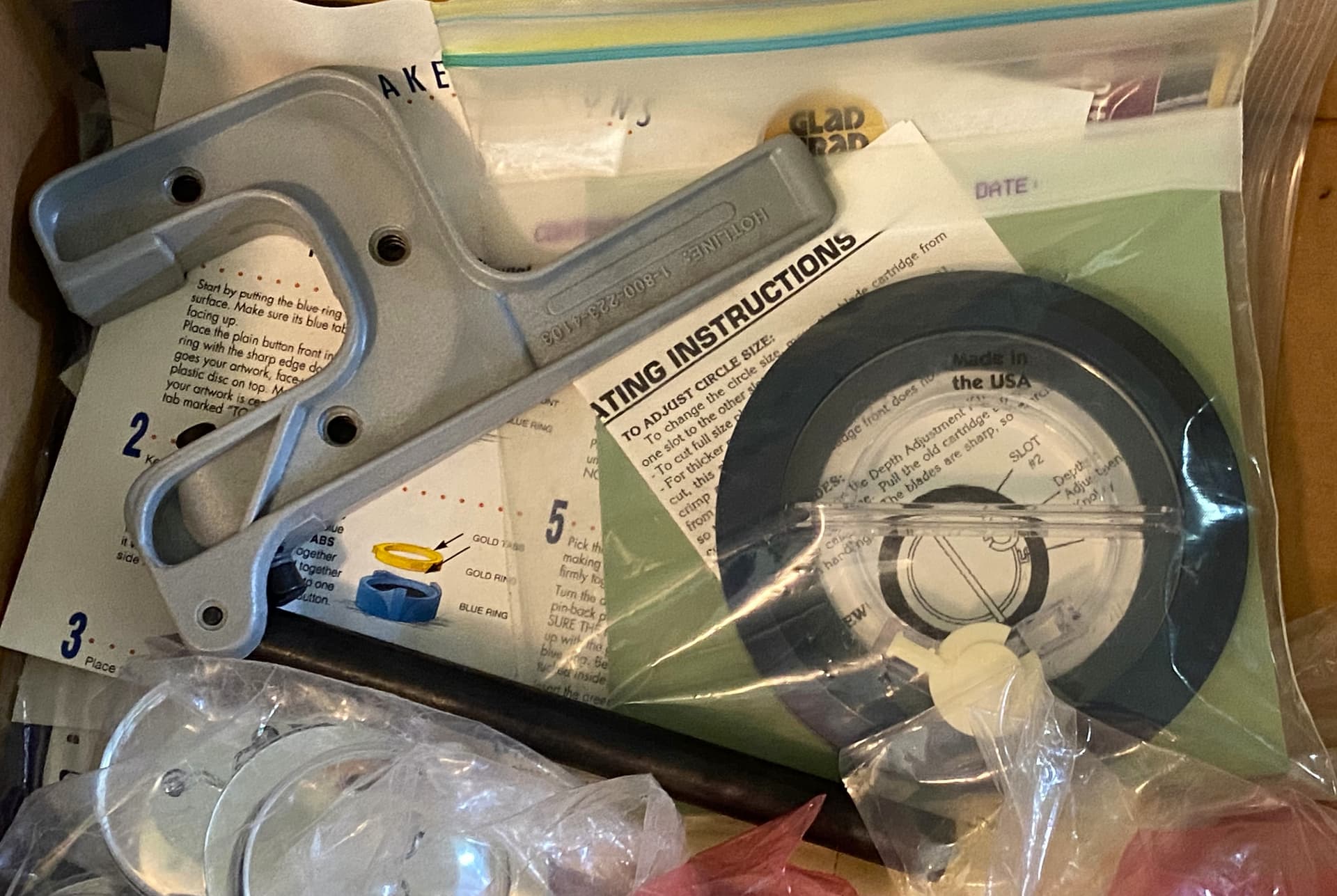 Donation/free: Button maker + 100-ish buttons - Creative Arts - Dallas ...